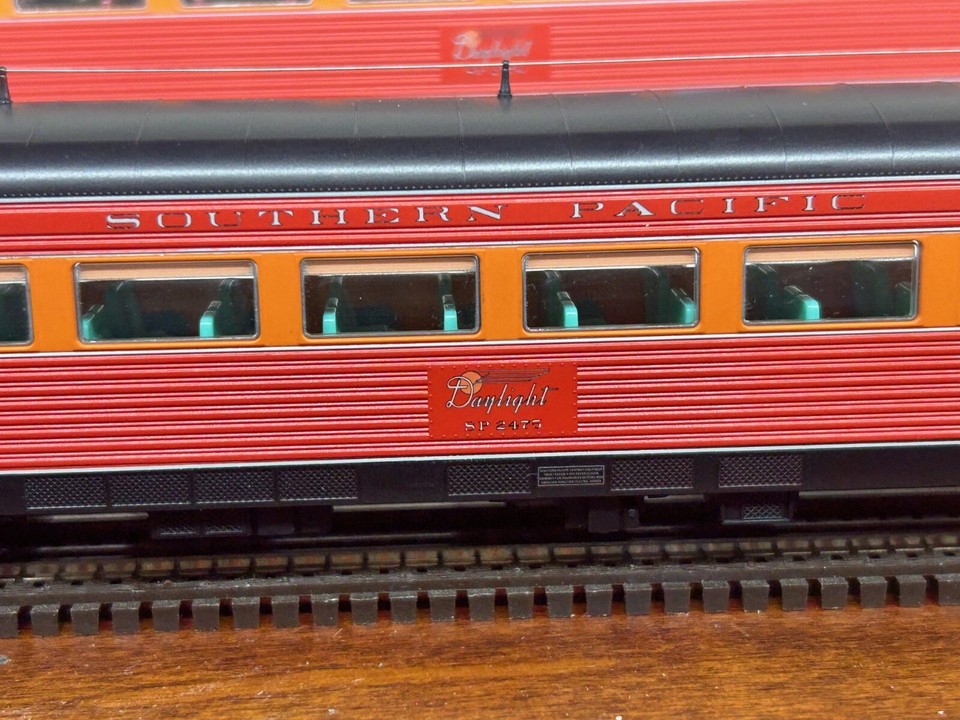 SOUTHERN PACIFIC - DAYLIGHT 2 Car Set ARTICULATED CHAIR/CHAIR - MTH HO ...