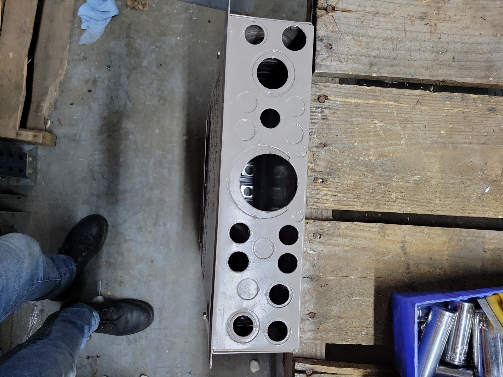 Eaton CH42L322SG High AIC 42-Space Breaker Panel Copper Bus 200A MLO | eBay