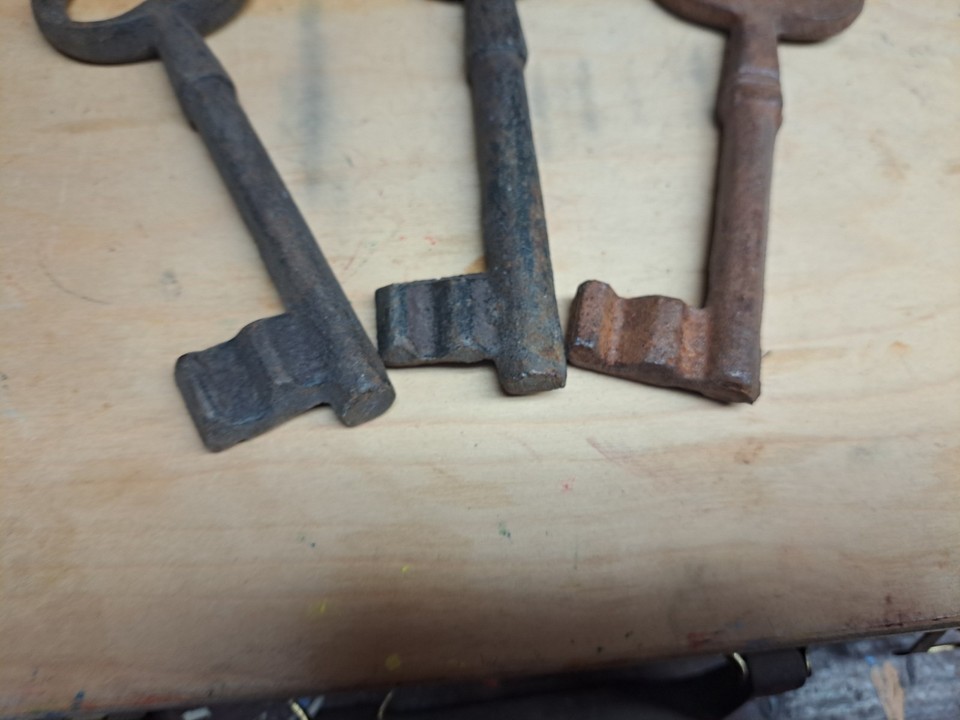 Lot Of 3 Huge Cast Iron Rusty Skeleton Keys | eBay