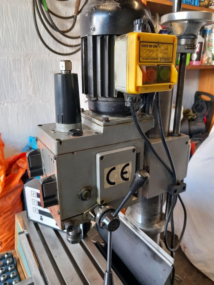 Axminster Single Phase Milling Machine 3 axis DRO Collet Set MT2 ...