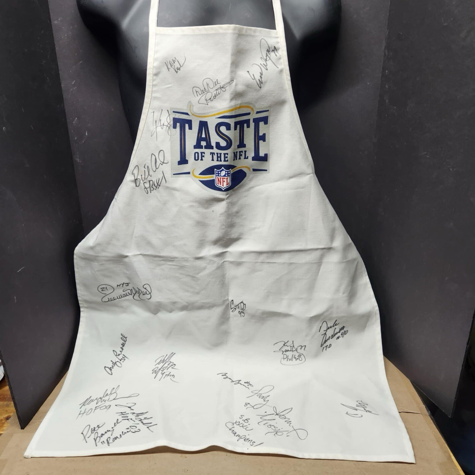 Taste of NFL Signed Apron 17+ Signatures HOFers & Super Bowl Champs Man ...