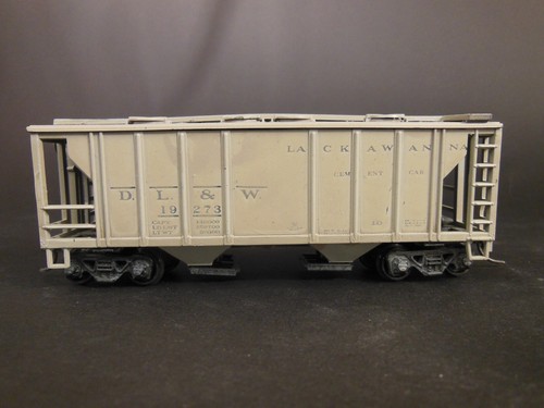 HO SCALE DL&W 19273 LACKAWANNA COVERED 2-BAY HOPPER WEATHERED | eBay