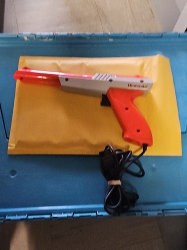 Original 1985 Nintendo NES Zapper Orange | eBay