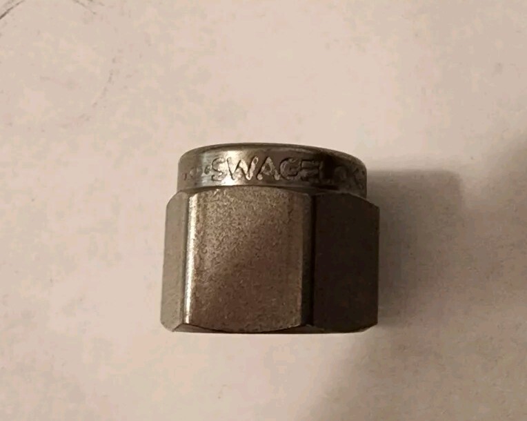 Lot of 100: Swagelok 1/4" Stainless Steel Nut & Ferrule Set SS-400 ...