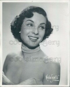 1952 Press Photo Lovely Actress Model Jeanne Bal Bare Shoulders Pearls ...