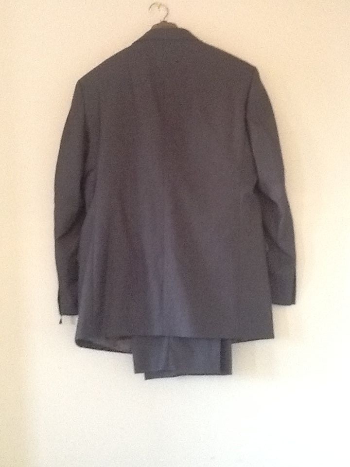 NWT Caravelli Italy Gray 3 piece men suit size 38S 32W modern class ...