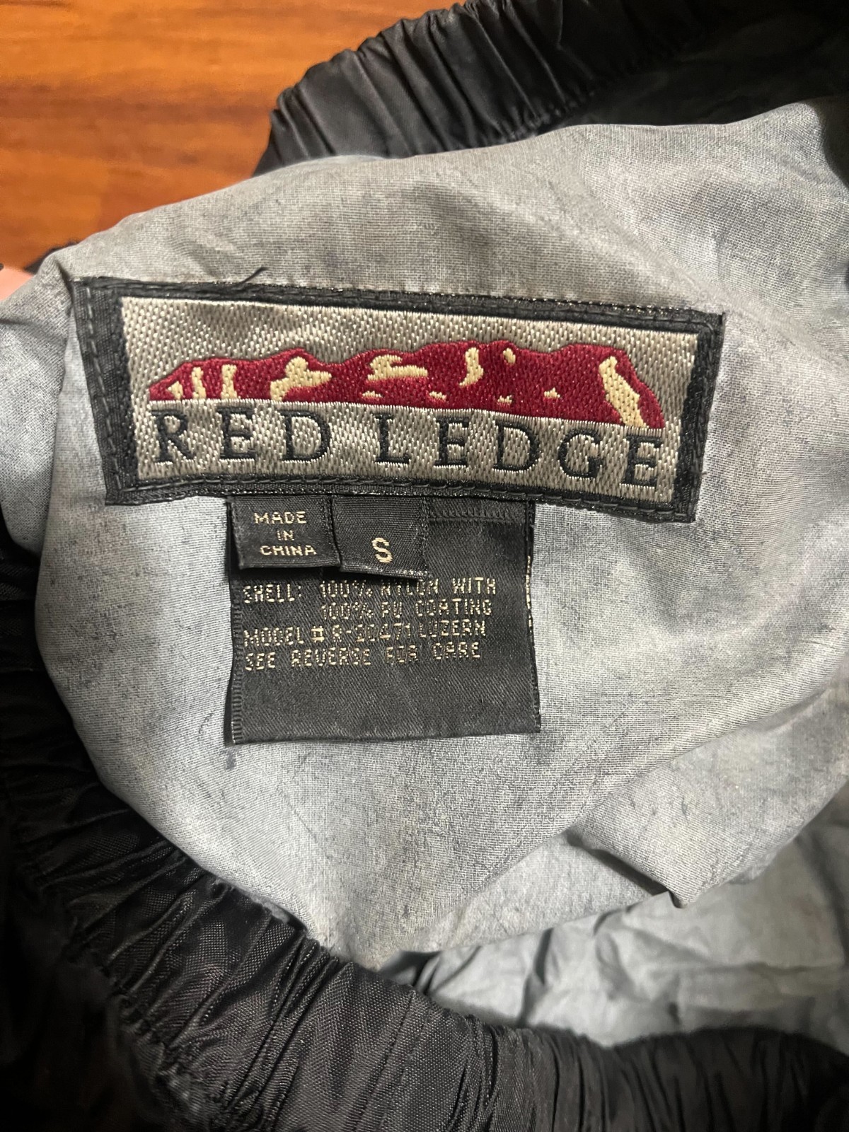 Red Ledge. Full zip open side legs. 100% waterproof pull on pants. Sz S ...