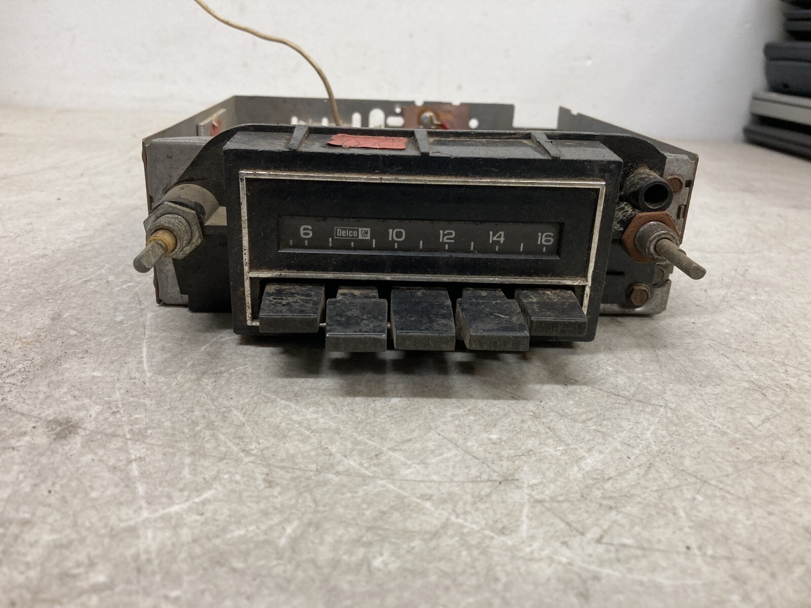 1978-1982 CHEVY DELCO PUSHBUTTON AM RADIO NOVA CAMARO CHEVETTE 16002110 ...