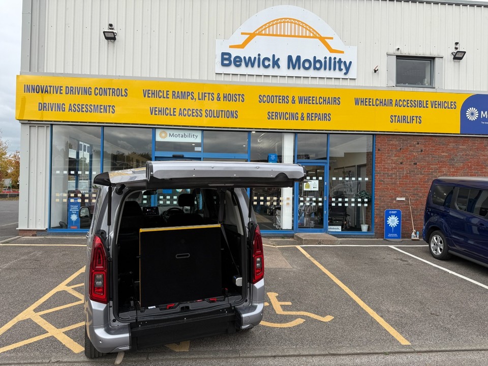 Vauxhall Combo Life Design - Wheelchair Accessible Vehicle (WAV) Ramp ...