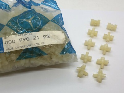 Mercedes W123 Rocker Panel Trim Moulding Clips x10 fastener 0009902192 ...