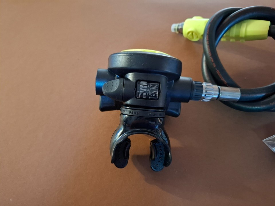 SCUBAPRO R380 Octopus 2nd Stage Scuba Regulator With Not Used Holder ...