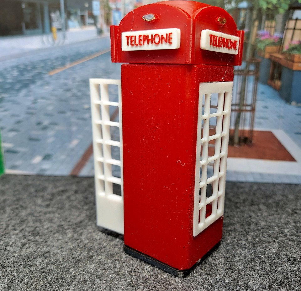 Half (1:24) Scale 1:24 scale (half scale) British Phone Booth. working ...
