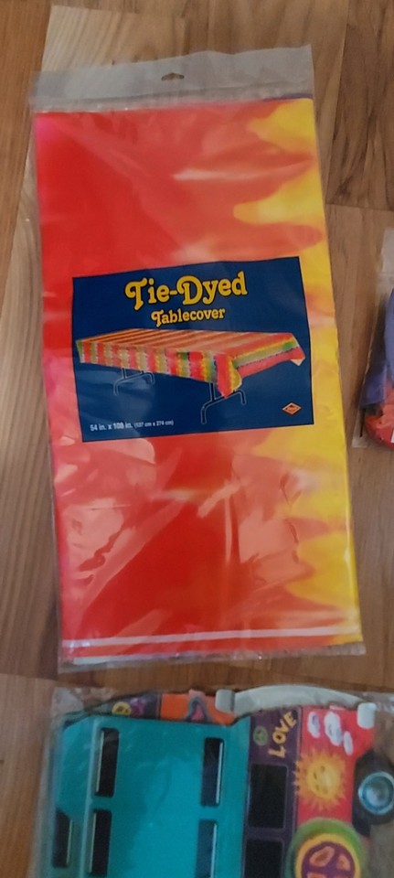 1960s Party Decoration Retro Die Cut Hanging Whirl Tie Dye Tablecloth ...