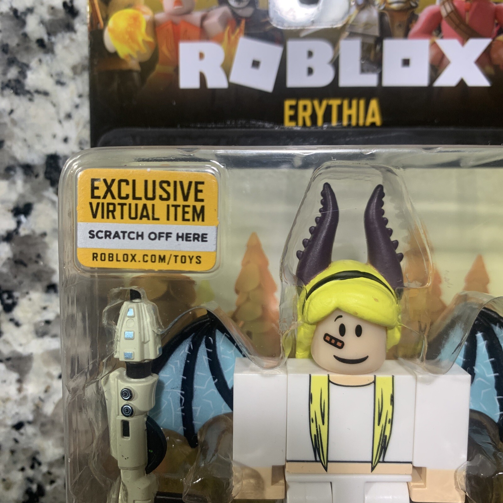 Erythia Roblox Celebrity 4 Series Figure Exclusive Virtual Code New ...