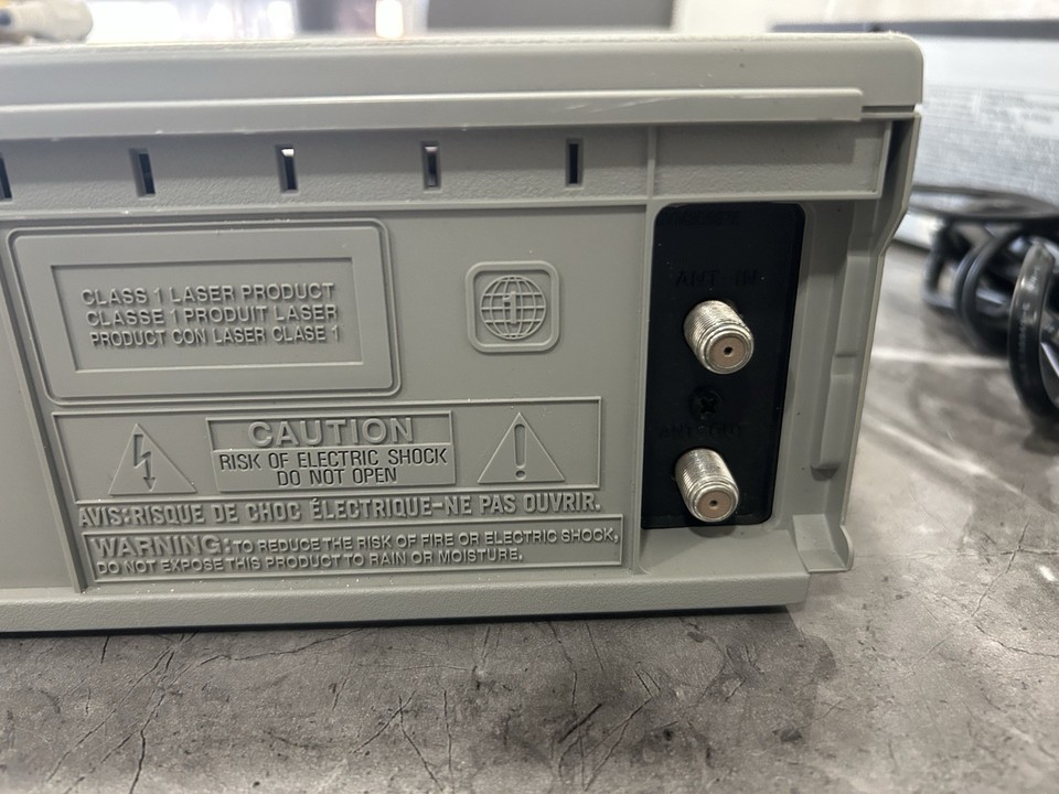 Funai SV2000 WV806 DVD/VCR VHS Combo Player with Remote Tested Working ...