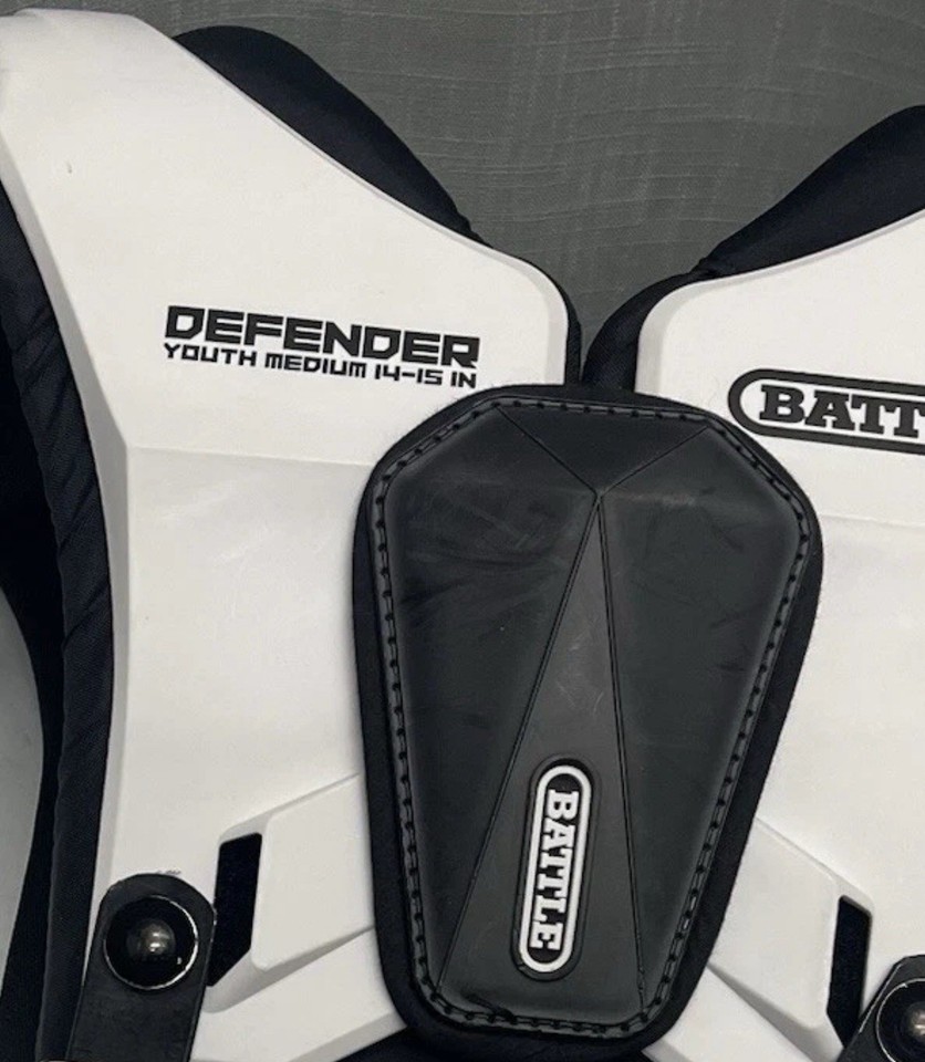 Battle Sports Defender Football Shoulder PadsGrade Youth Size Medium 14 ...