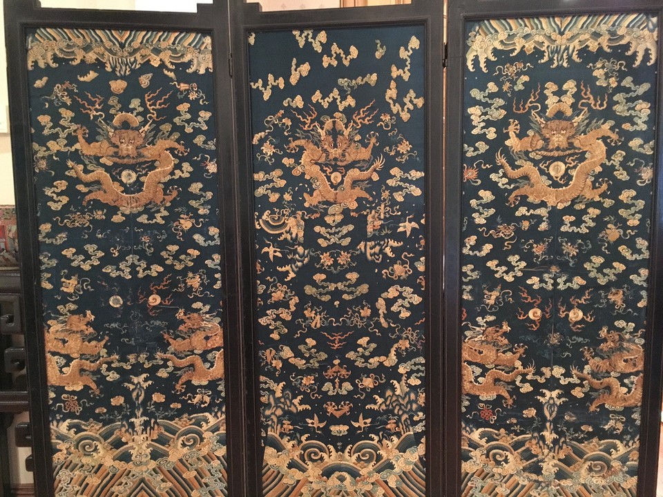 A Rare and Large Qing Dynasty Embroidered Silk Dragon Three-panel Room ...