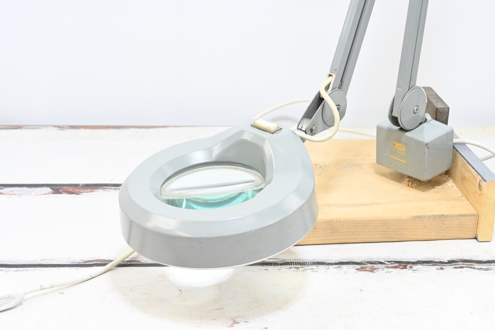 Vntg Industrial Articulating LUXO Magnifier Lamp Light Swing Arm 118 V ...