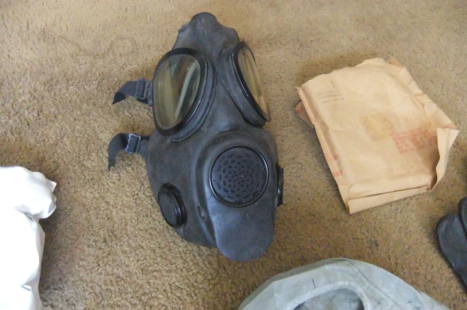 New In Bag! US Military Issue M17 A1 Gas Mask with Bag, Filters, Gloves ...