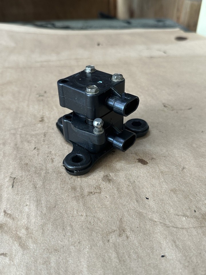 OEM MERCURY TPI SET (INSIDE) PN# 8M6005905 & (OUTSIDE) PN# 8329522 (B ...