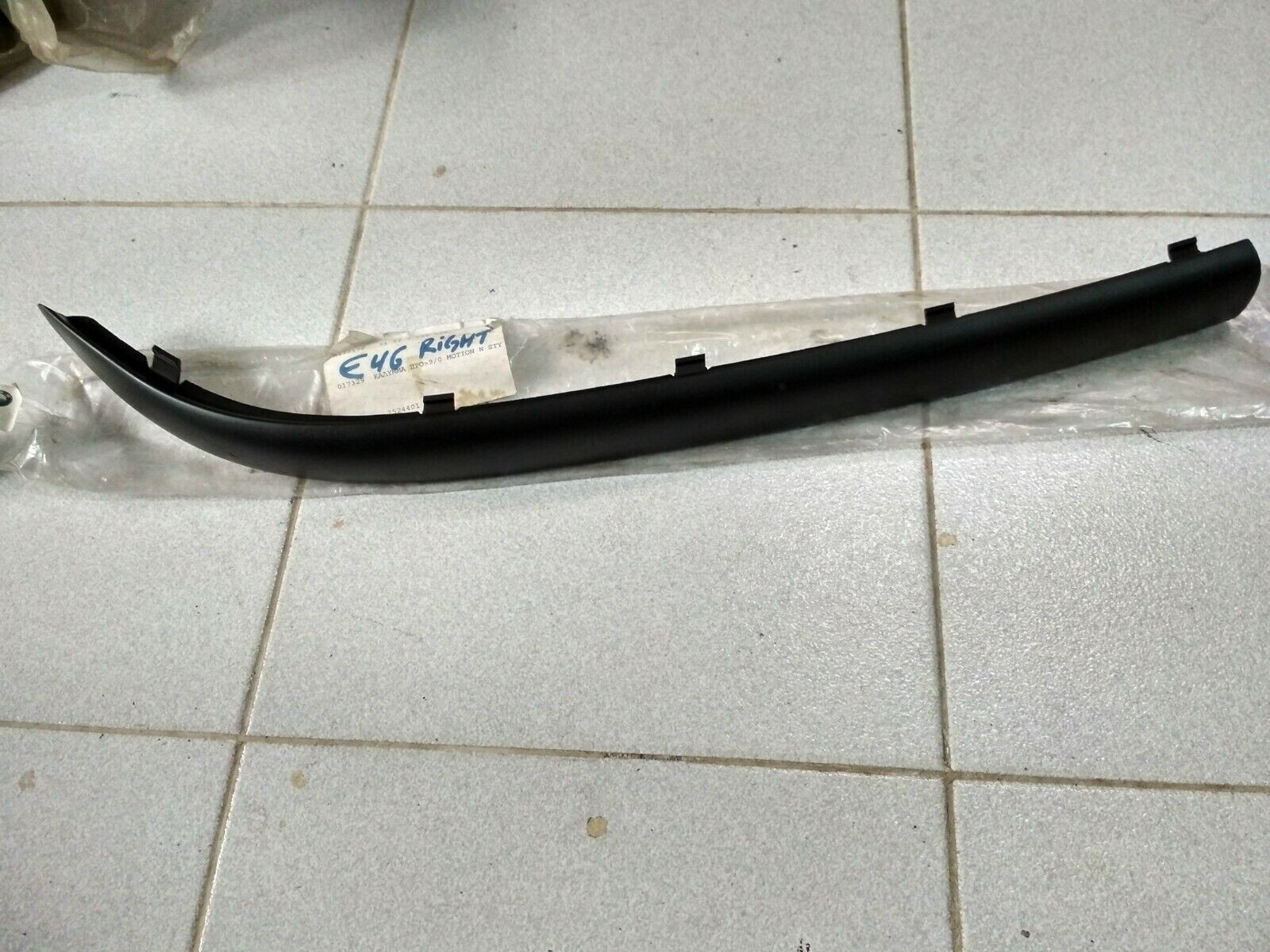 BMW E46 front bumper rubber strip right !!NEW!! !!GENUINE!! 51117030608 ...