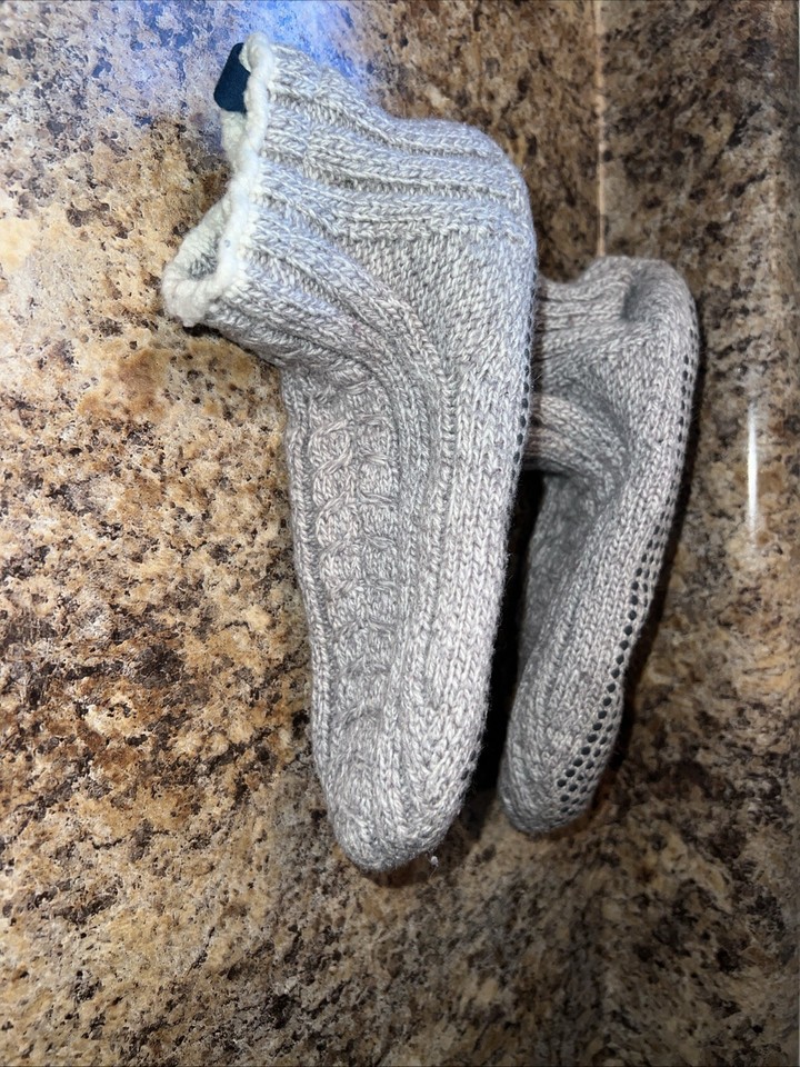 Bombas Gripper Slippers Sz Small Cable Knit Non Slip Casual Cozy Bootie ...