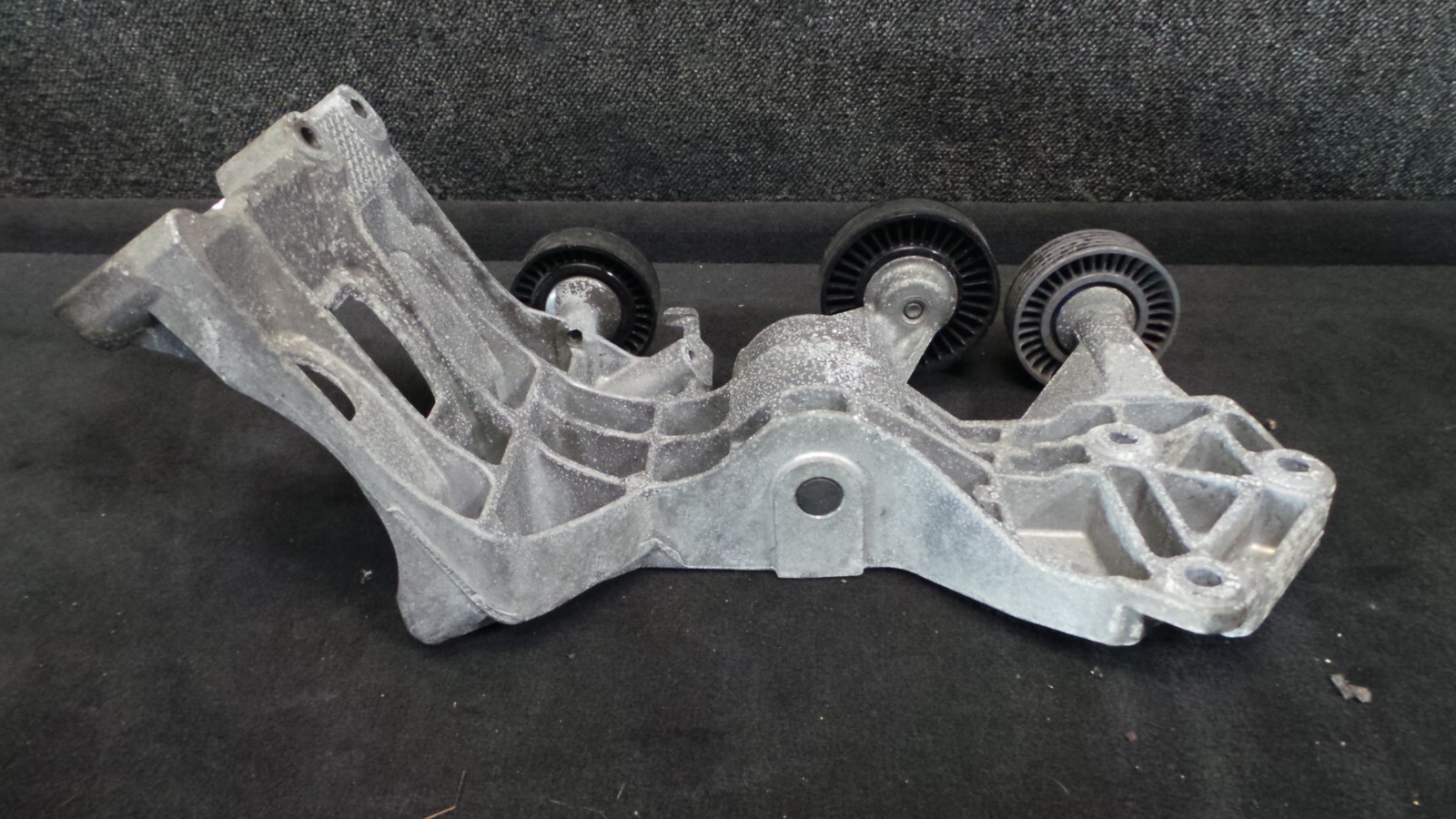 D14-93 * Mercedes W169 W245 Riemenspanner Aggregatenträger A2662000970 ...