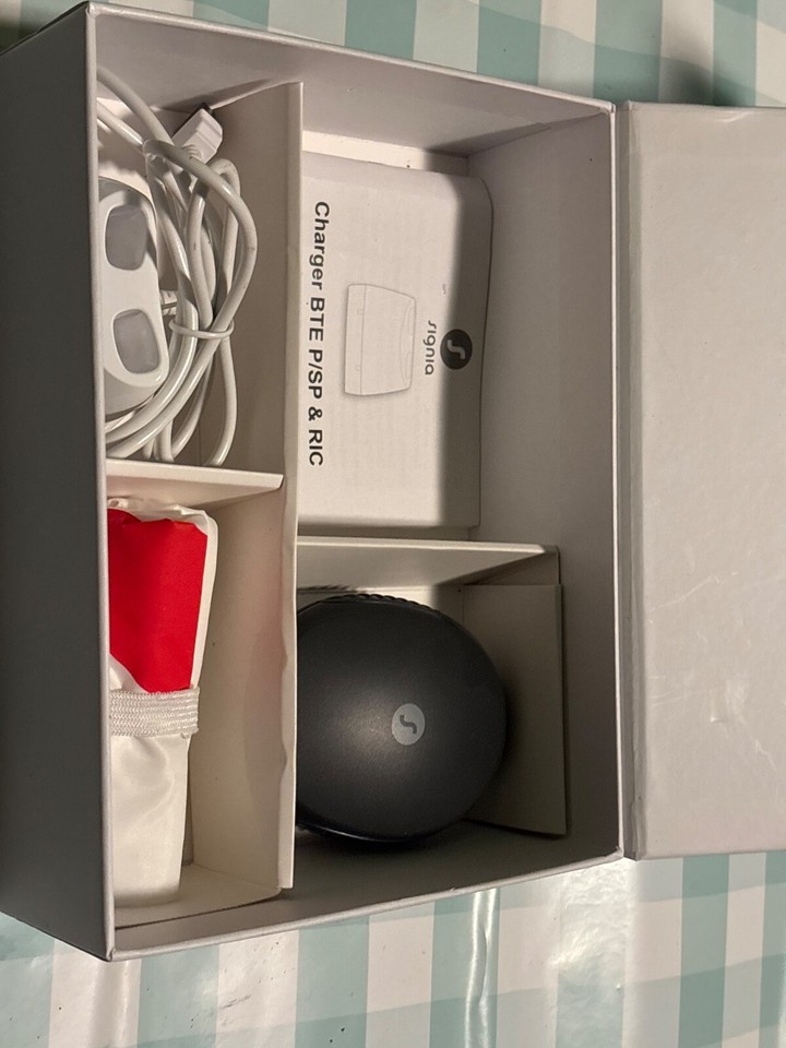 Signia Pure Charge and Go 1AX SLR Hearing Aids with Charger. 2 in ...