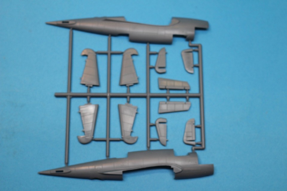 FLY 1/72 PZL-37 B Los Model Kit | eBay
