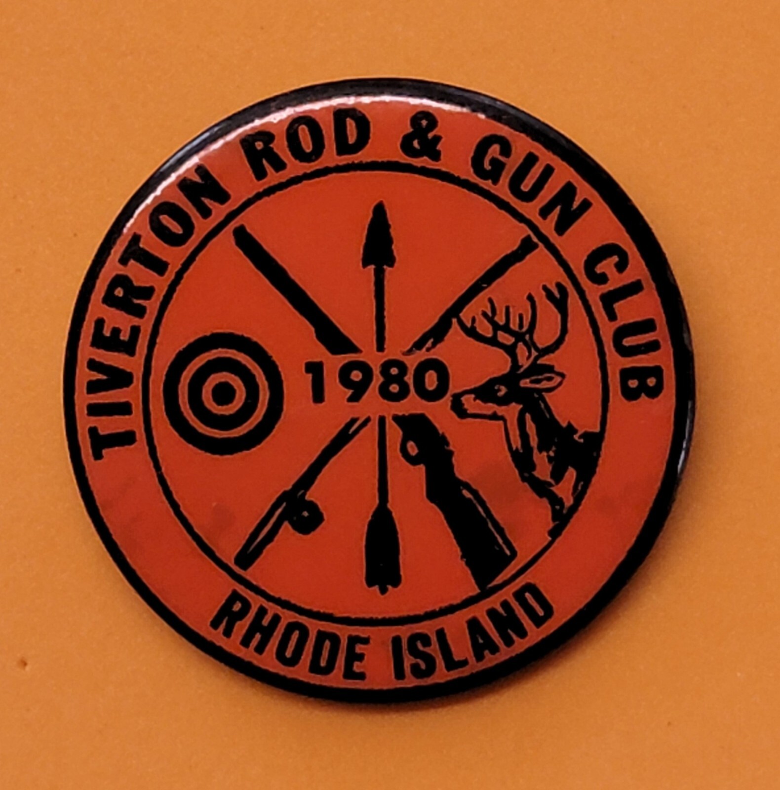TIVERTON RHODE ISLAND ROD & GUN CLUB BADGE 1980 | eBay