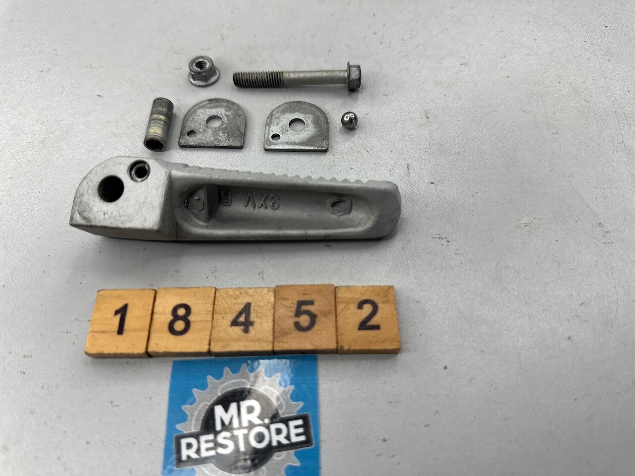 Yamaha TRX850 FZ400 TDR125 Rear R/H Footrest Peg Yamaha 3XV-27441-01 ...