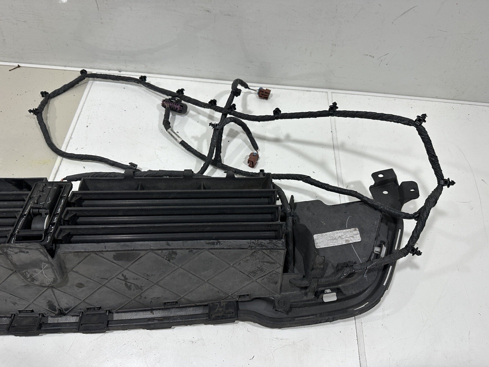 OEM 2014-2018 Jeep Cherokee Front Bumper Lower Grille With Shutter ...