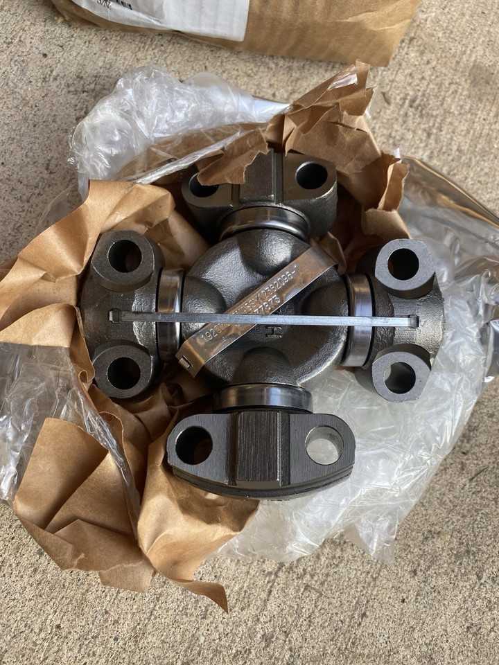 PROPLLER SHAFT U-JOINT 12382096-1 M113A2 M577A2 M1064 M1068 ...