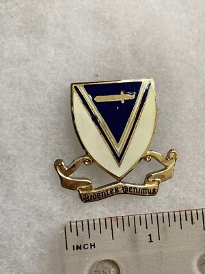Authentic US Army 33rd Infantry Regiment DUI DI Unit Crest Insignia 5C ...