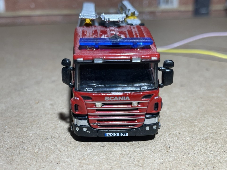 Oxford Diecast 1/76 OO Gauge Hertfordshire Fire Engine With Lights ...