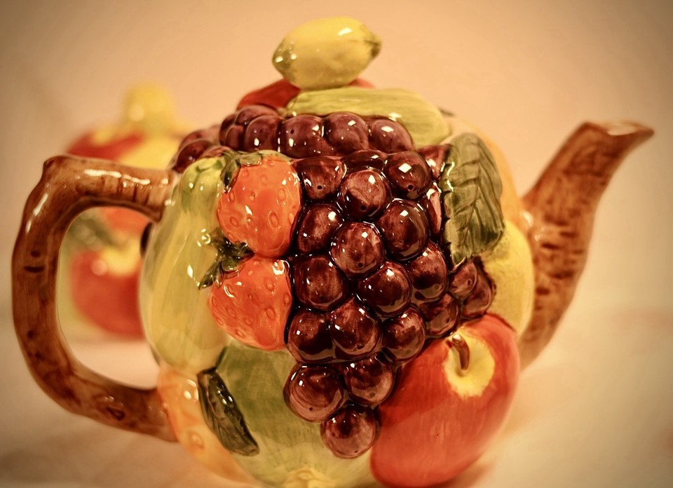 VTG Pottery Barn Tea Pot Set Of 3 Majolica Fruit Grapes Strawberry ...