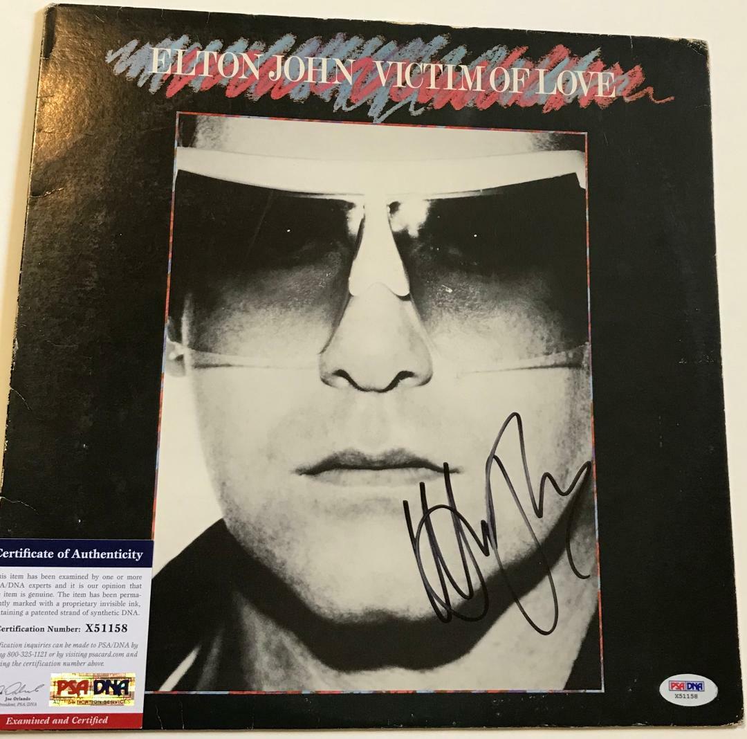 ELTON JOHN AUTOGRAPHED WITH MINT ALBUM! SOLID SIGNATURE! PSA/DNA ...