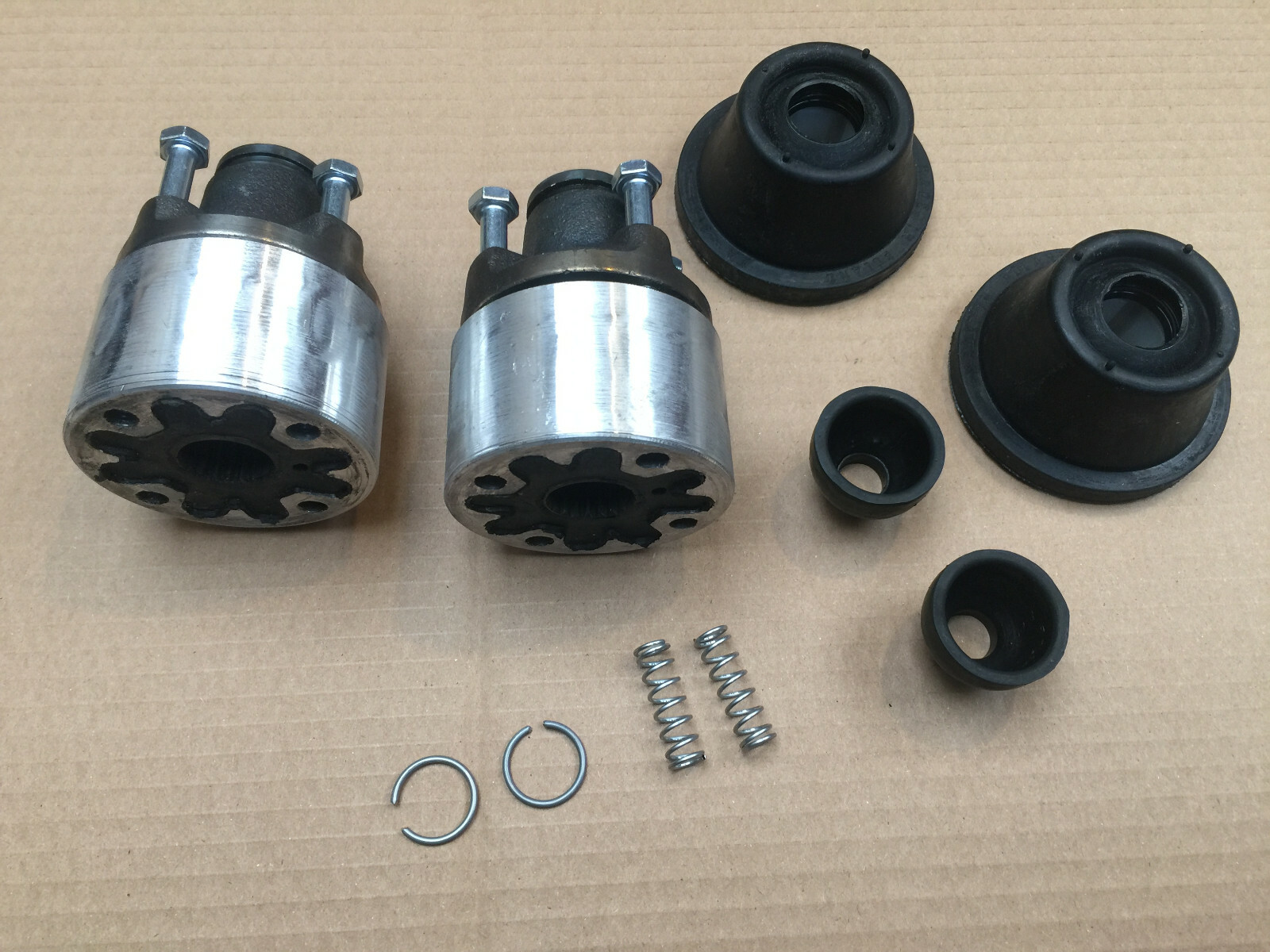 Classic Fiat 500 / 126 - REAR AXLE FLEXIBLE JOINT DRIVESHAFT SEALS SET ...