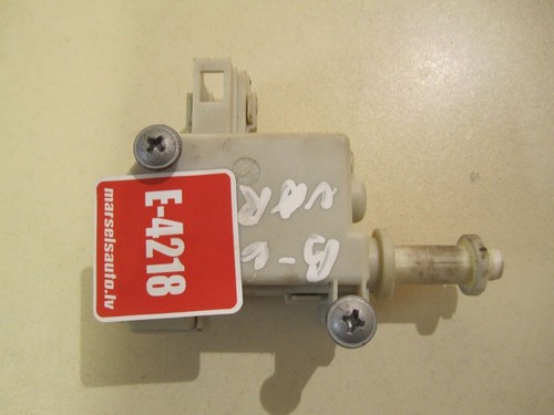 3C0810773 VW Passat B6 actuator fuel tank flap / tank flap engine 3C0 ...