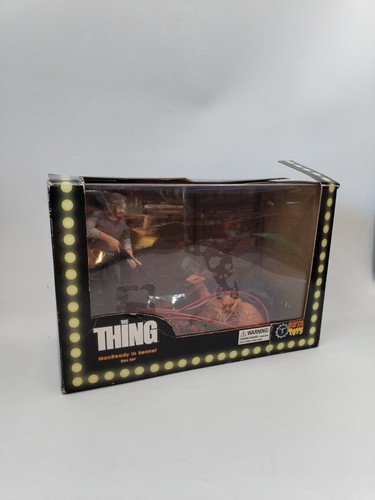 The Thing MacReady In Kennel 2006 Box Set Sota Toys Now Playing Présent ...
