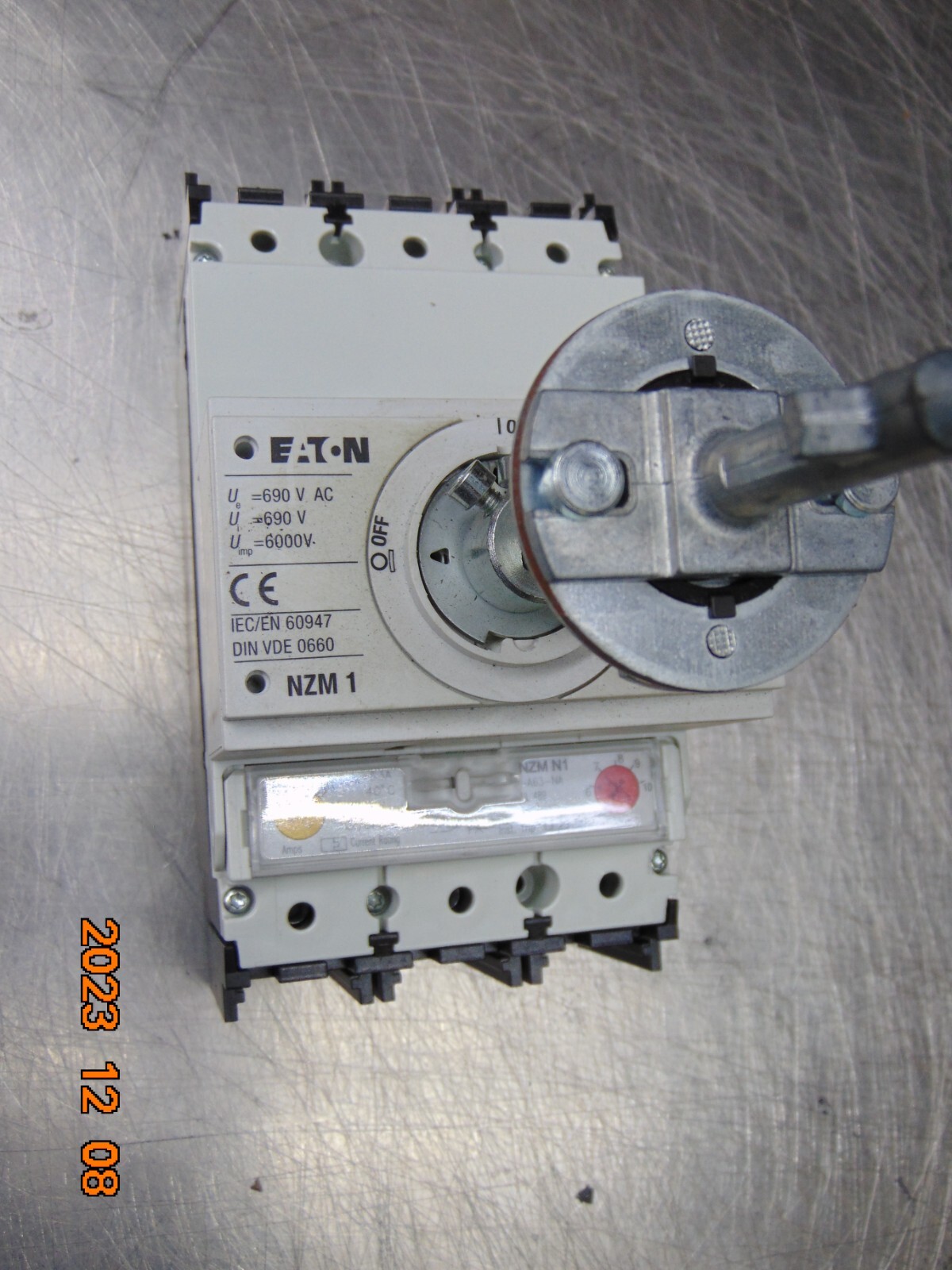 EATON NZM1 CIRCUIT BREAKER DISCONNECT with HANDLE NZMN1 - Switch