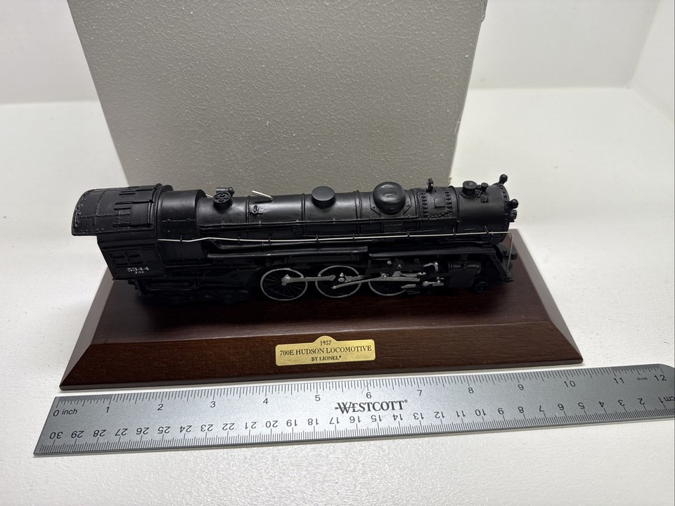 Lionel Classic Train Collection AVON 1993 / 700E Hudson Steam Engine ...