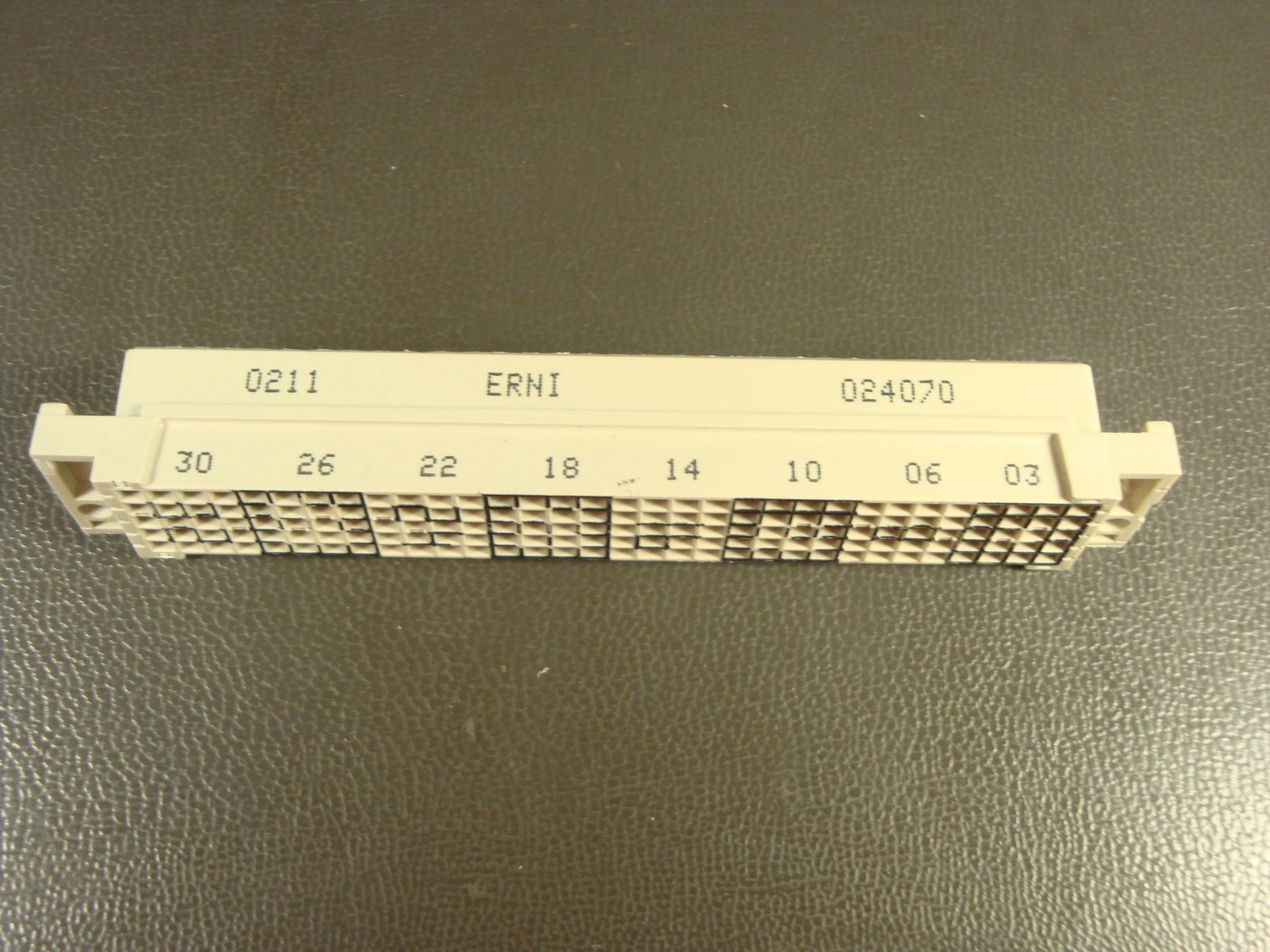 024070 ERNI Crimp Snap-in Female Connector Housing Size E-160 160 Pos ...