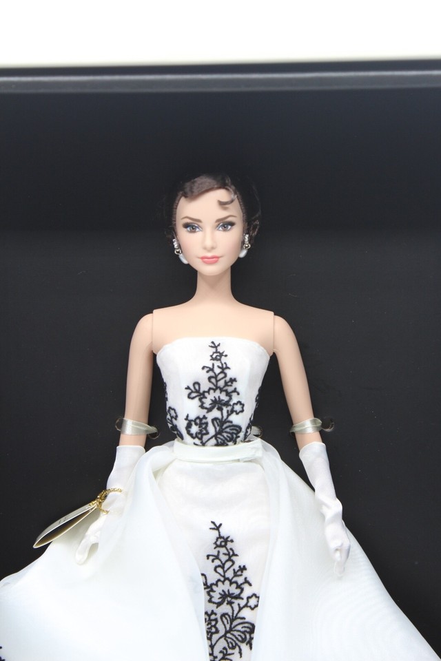 Silkstone Audrey HEPBURN as Sabrina Barbie Gold Label Limited ...