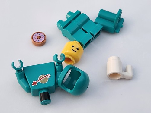 LEGO Teal Coffee Classic Spaceman Minifigure - Vending Machine 21358 ...