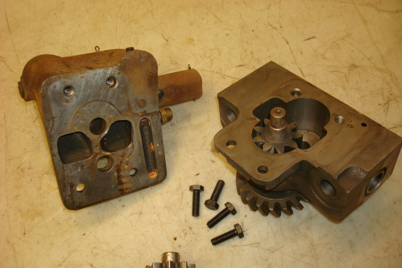 CASE 504 BDT Engine Oil Pump | eBay