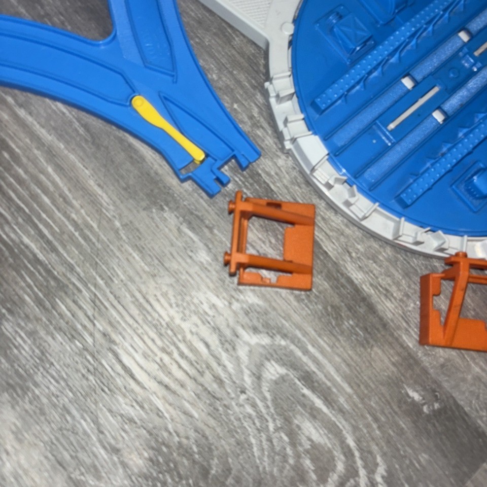 TOMY Thomas & Friends Trackmaster ENGINE SHED Turntable Lot | eBay