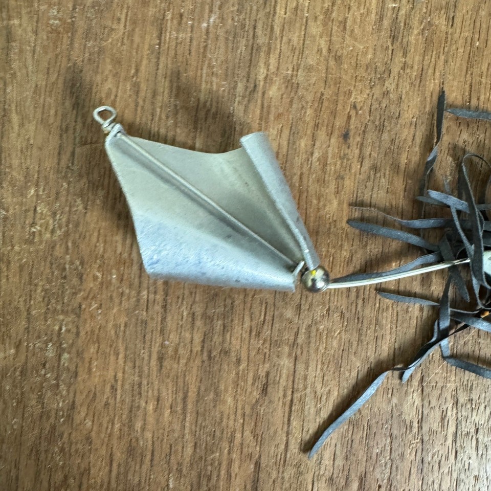 Jolly Roger Buzzer VINTAGE buzz bait top water white black squid ...