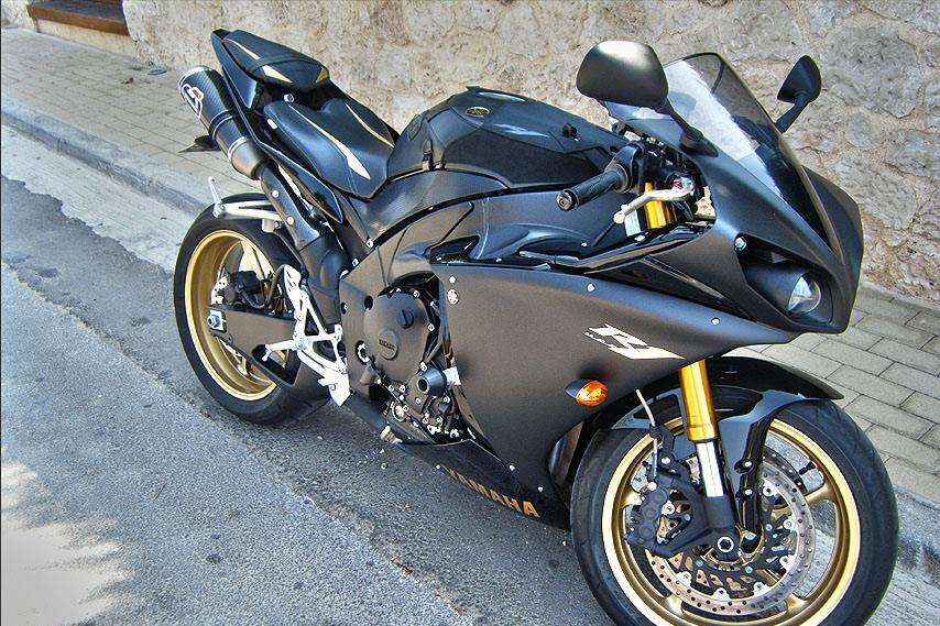 Custom Yamaha R1 Raven