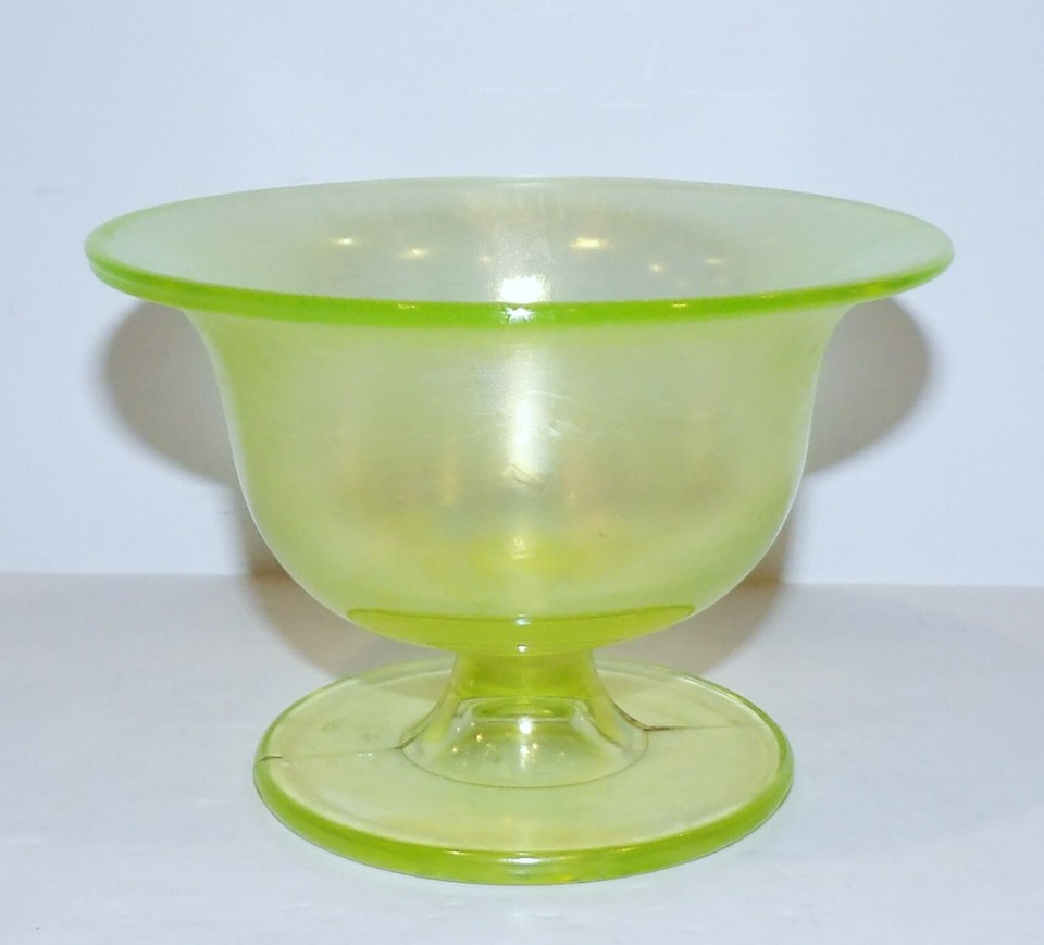 STUNNING VINTAGE YELLOW/VASELINE/URANIUM STRETCH GLASS 5 1/2" FOOTED ...
